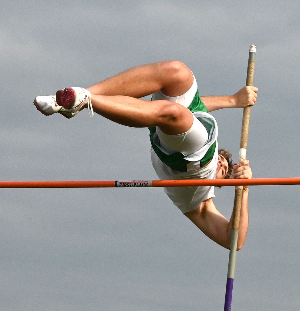 SPRINTING TOWARD DISTRICT – Brett Voss' Sports Buzz