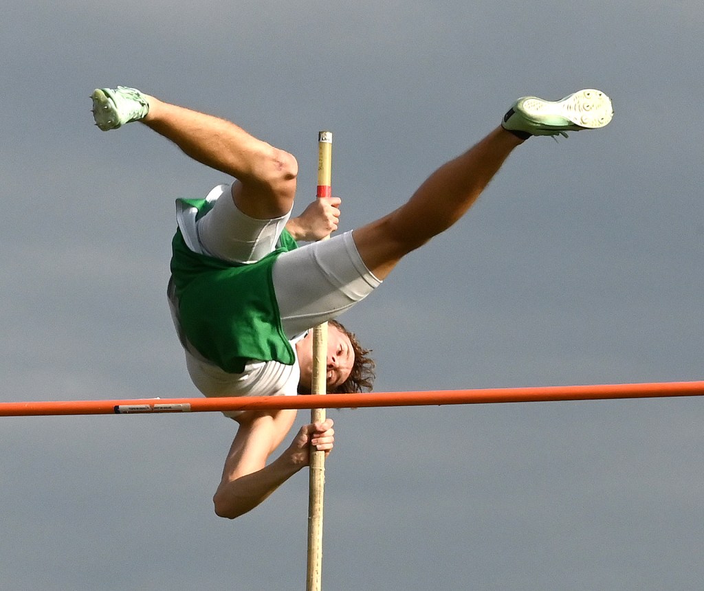 SPRINTING TOWARD DISTRICT – Brett Voss' Sports Buzz